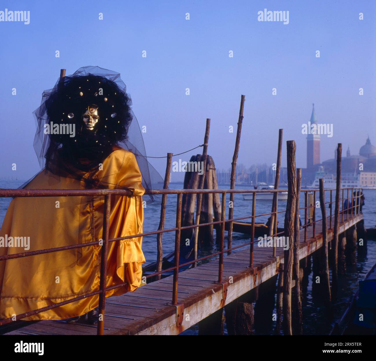 Carnival in Venice lasts exactly 10 days, begins on the weekend in ...