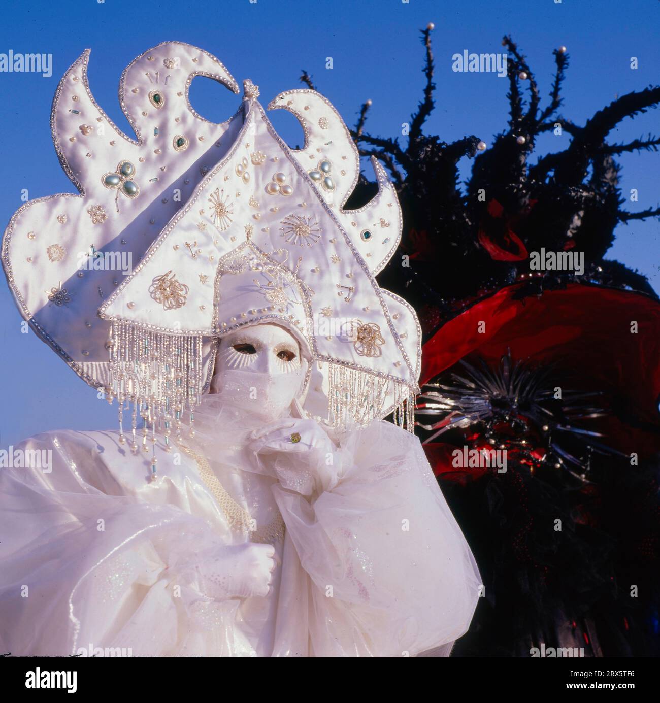 Carnival in Venice lasts exactly 10 days, begins on the weekend in ...