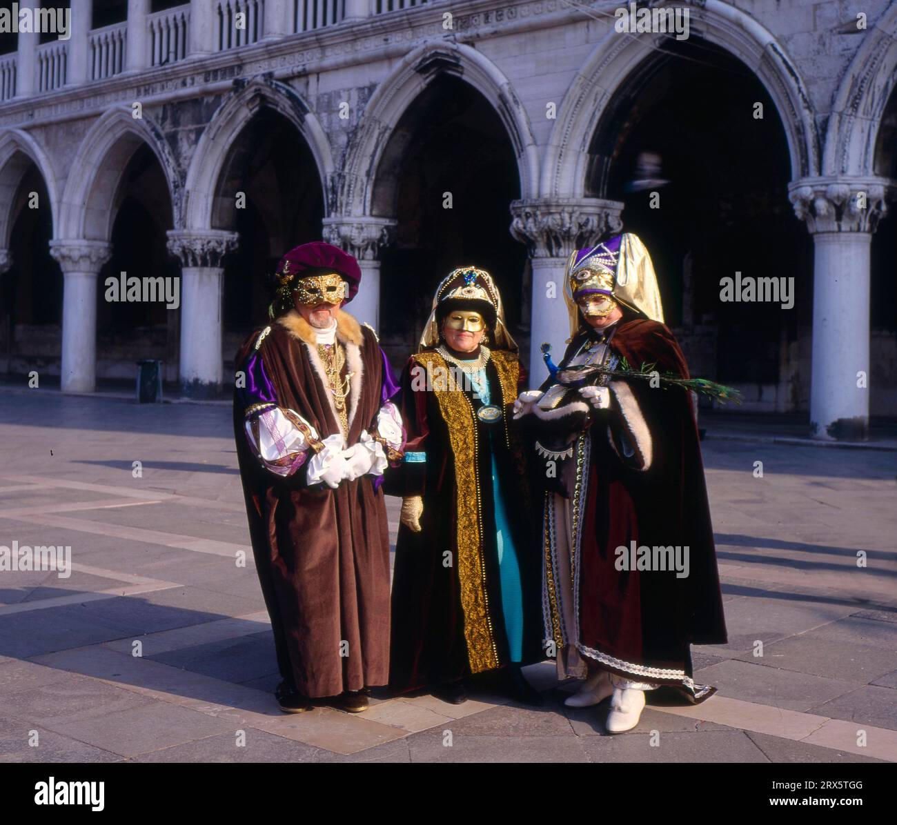 Carnival in Venice lasts exactly 10 days, begins on the weekend in ...