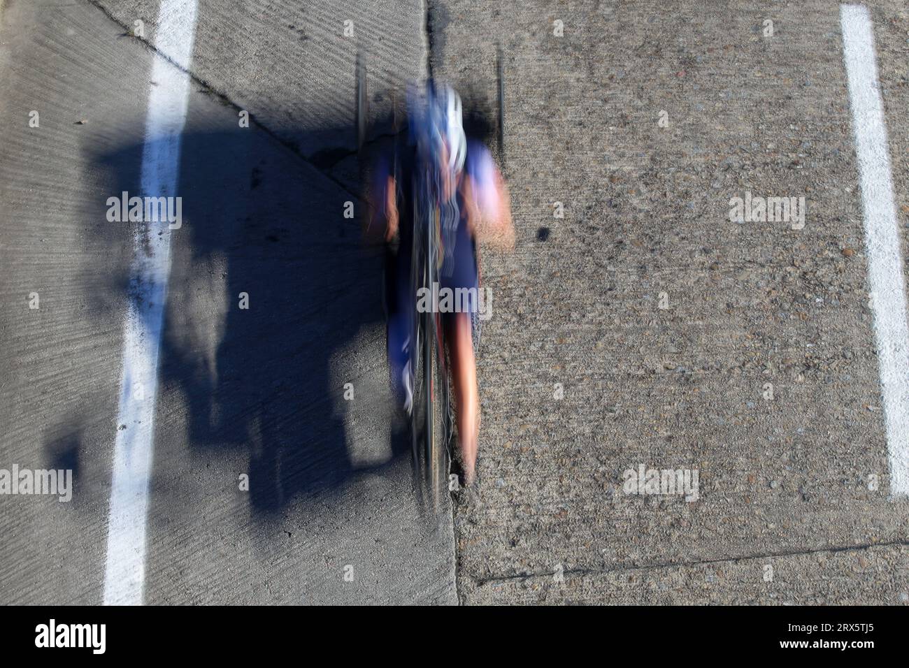 Paratriathlete hi-res stock photography and images - Alamy