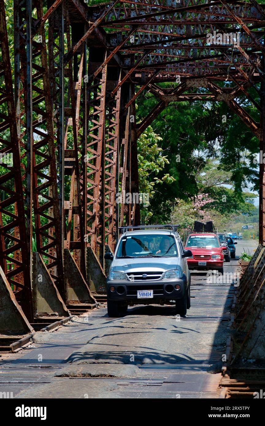 Cars on crumbling bridge, Puntarenas, Costa Rica Stock Photo - Alamy