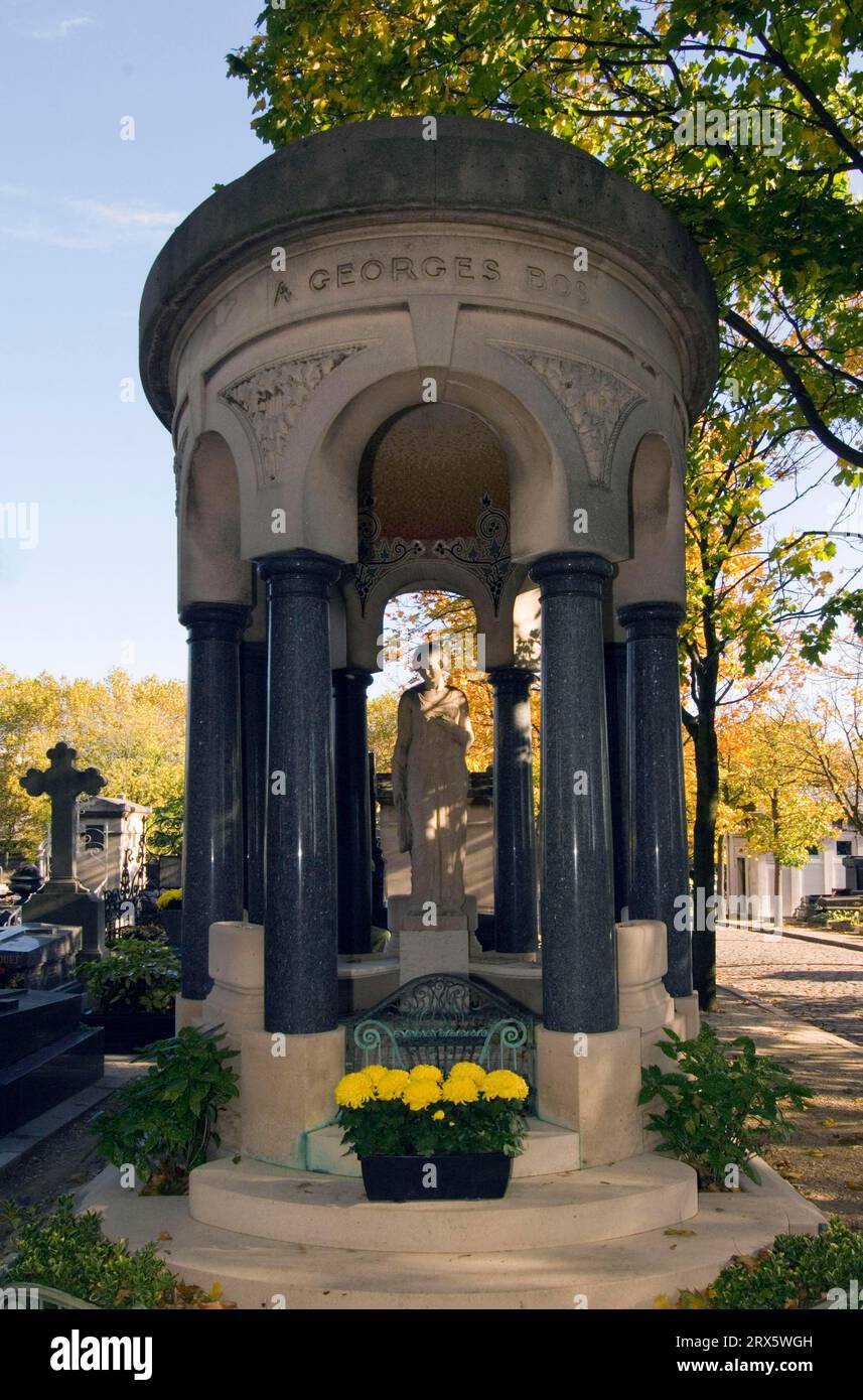Gravestone on grave of painter cattle (Bos), Pere Lachaise Cemetery ...