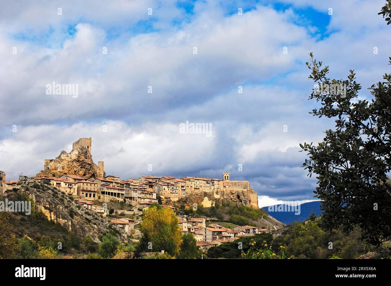 View castle town frias hi-res stock photography and images - Alamy