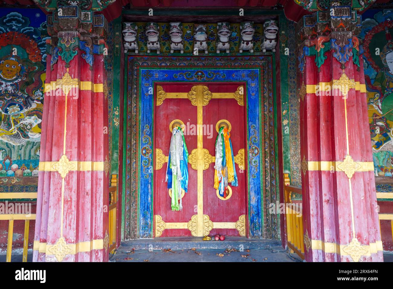 Jokhang gate hi-res stock photography and images - Alamy