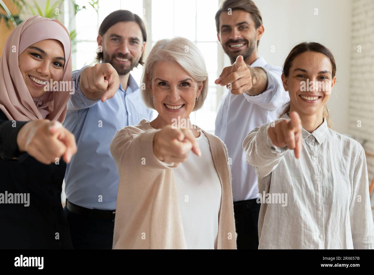 Arabian businesswoman pointing finger hi-res stock photography and ...