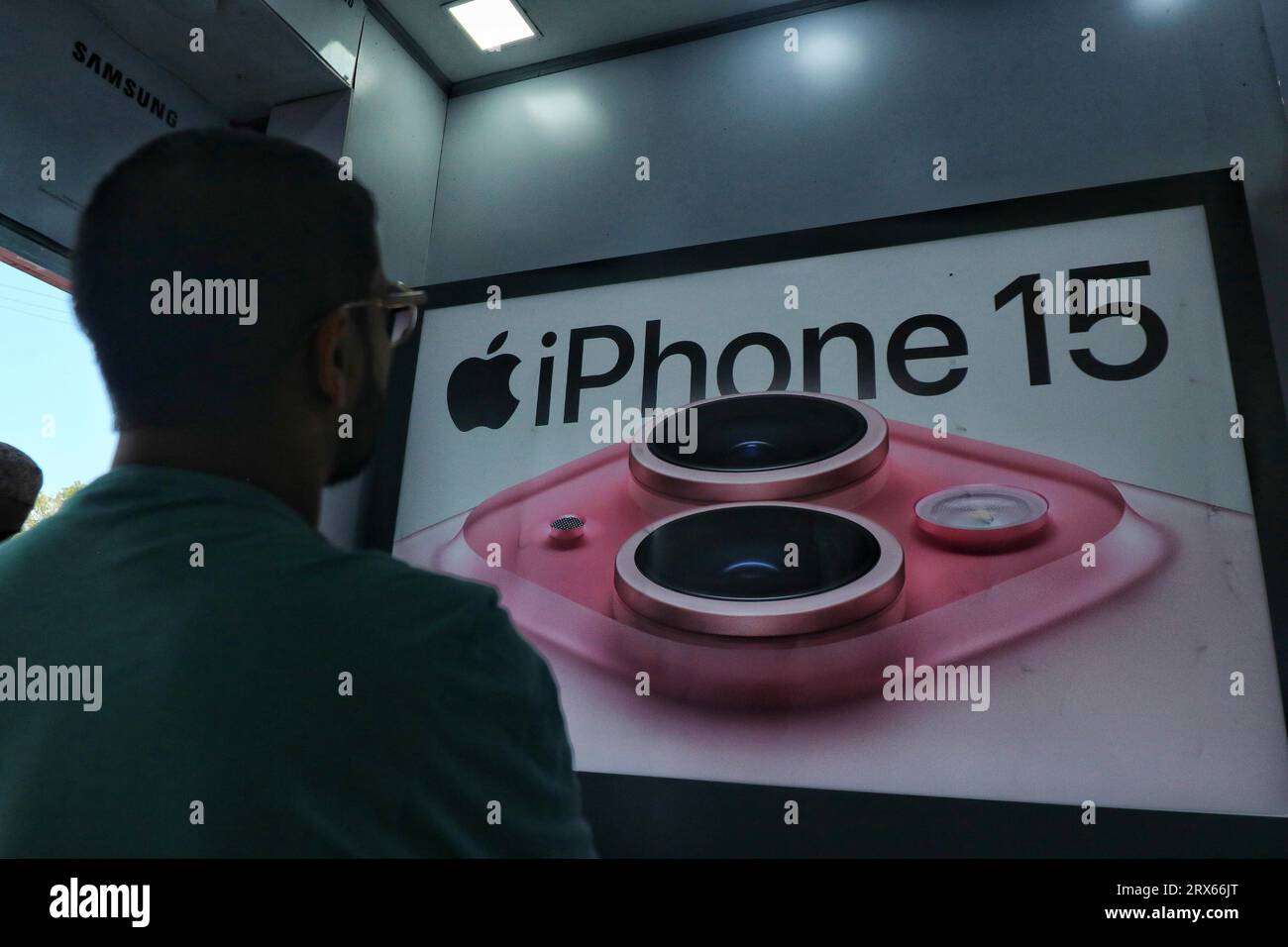 Iphone 15 pro max hi-res stock photography and images - Alamy