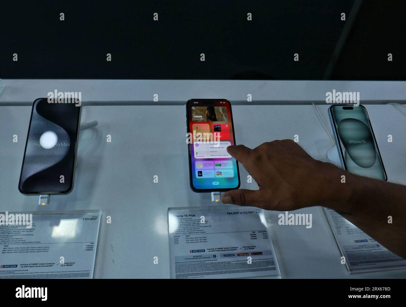 Apple iphone store india hi-res stock photography and images - Alamy