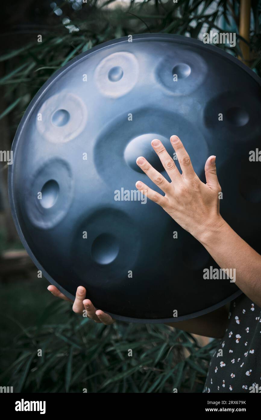 Hang handpan hi-res stock photography and images - Alamy