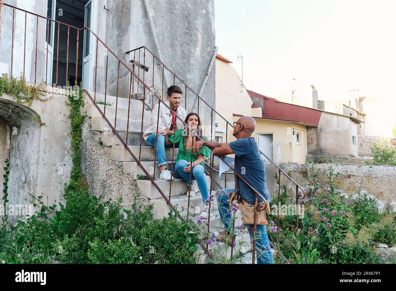 Group discussion adults hi-res stock photography and images - Alamy