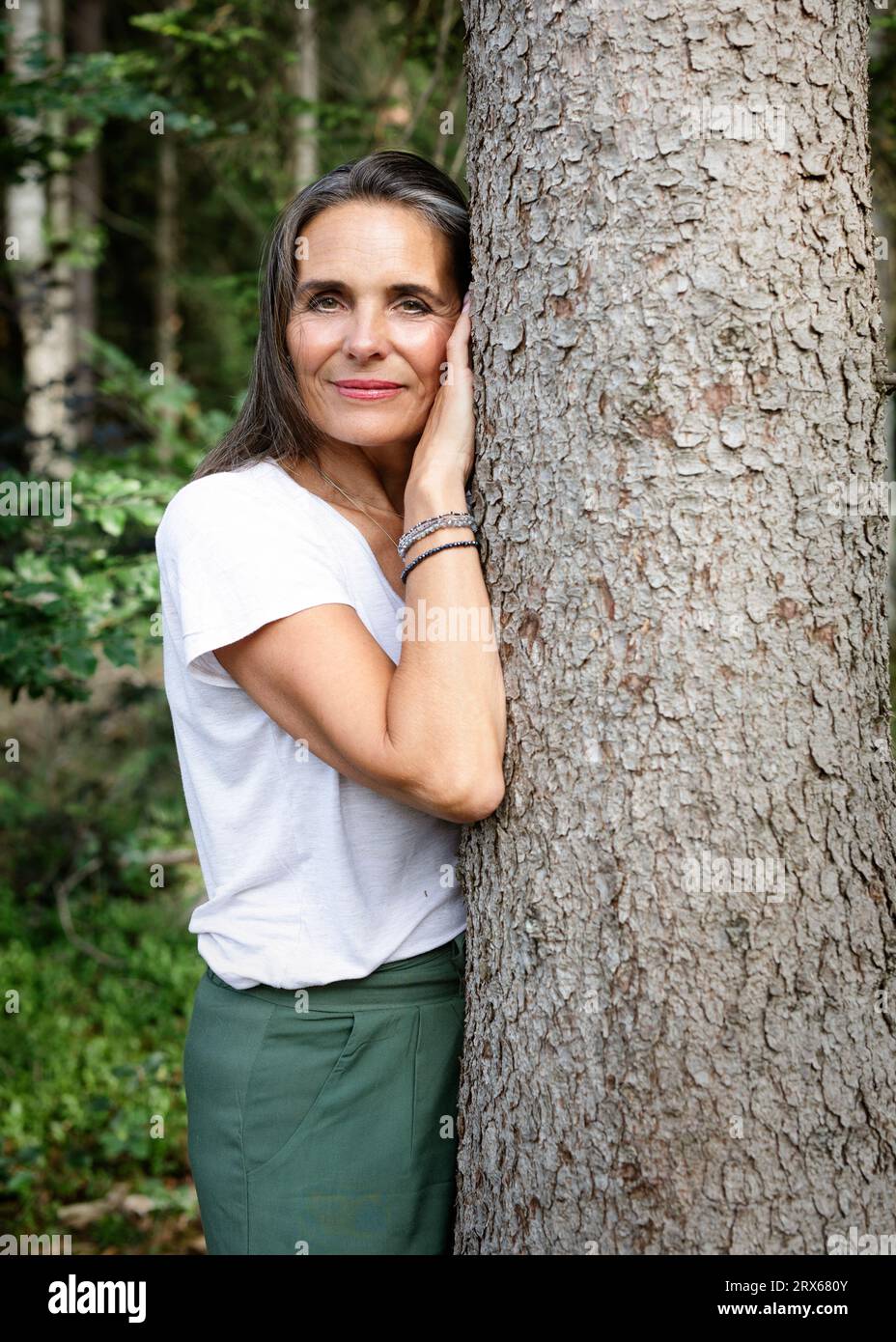 One woman hugging tree summer hi-res stock photography and images - Alamy