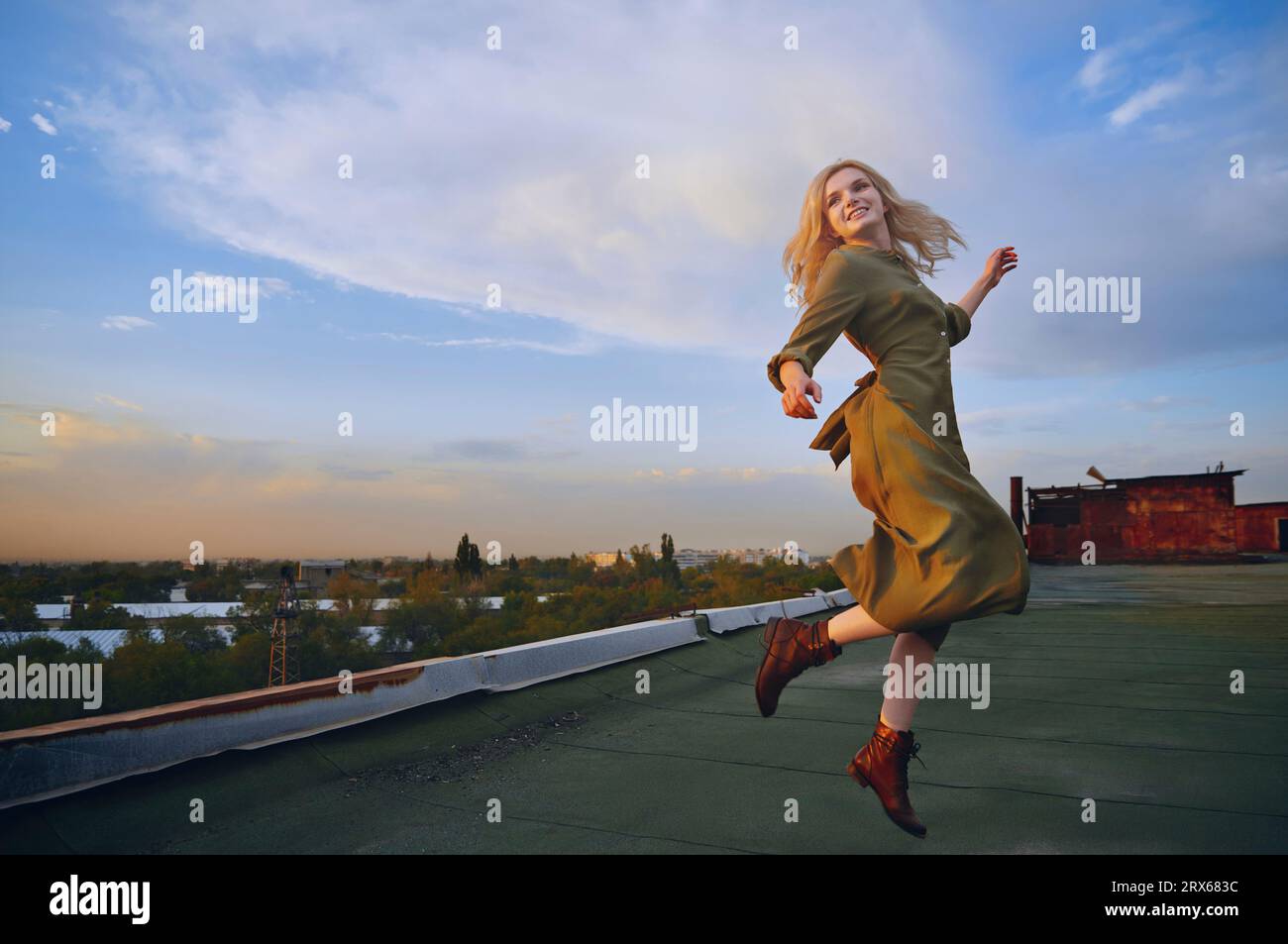 Happy young people dancing rooftop hi-res stock photography and images ...