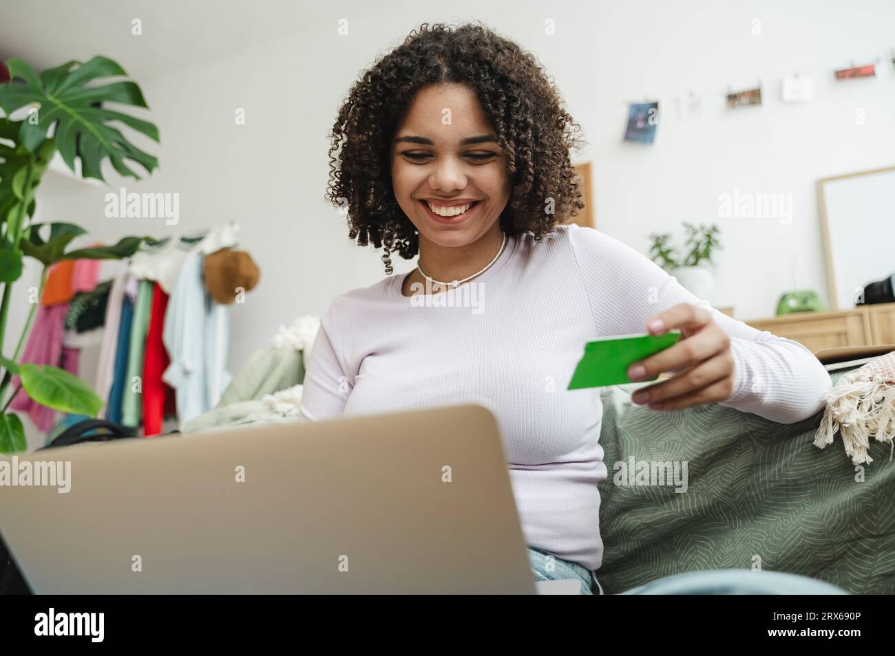 Using computer female teenage card hi-res stock photography and images ...