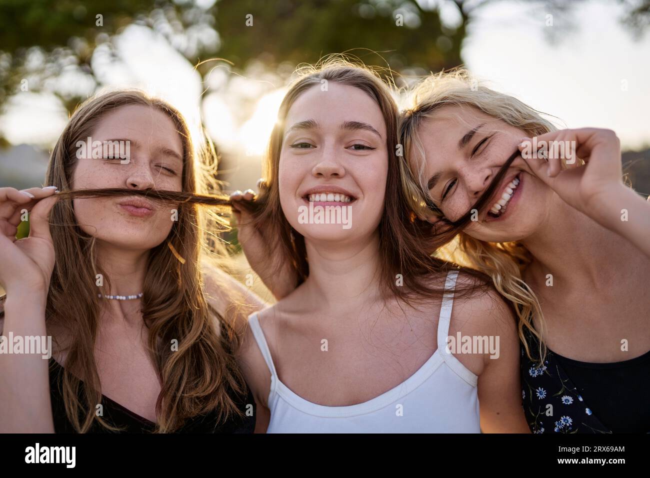 Smiling women faces hi-res stock photography and images - Alamy