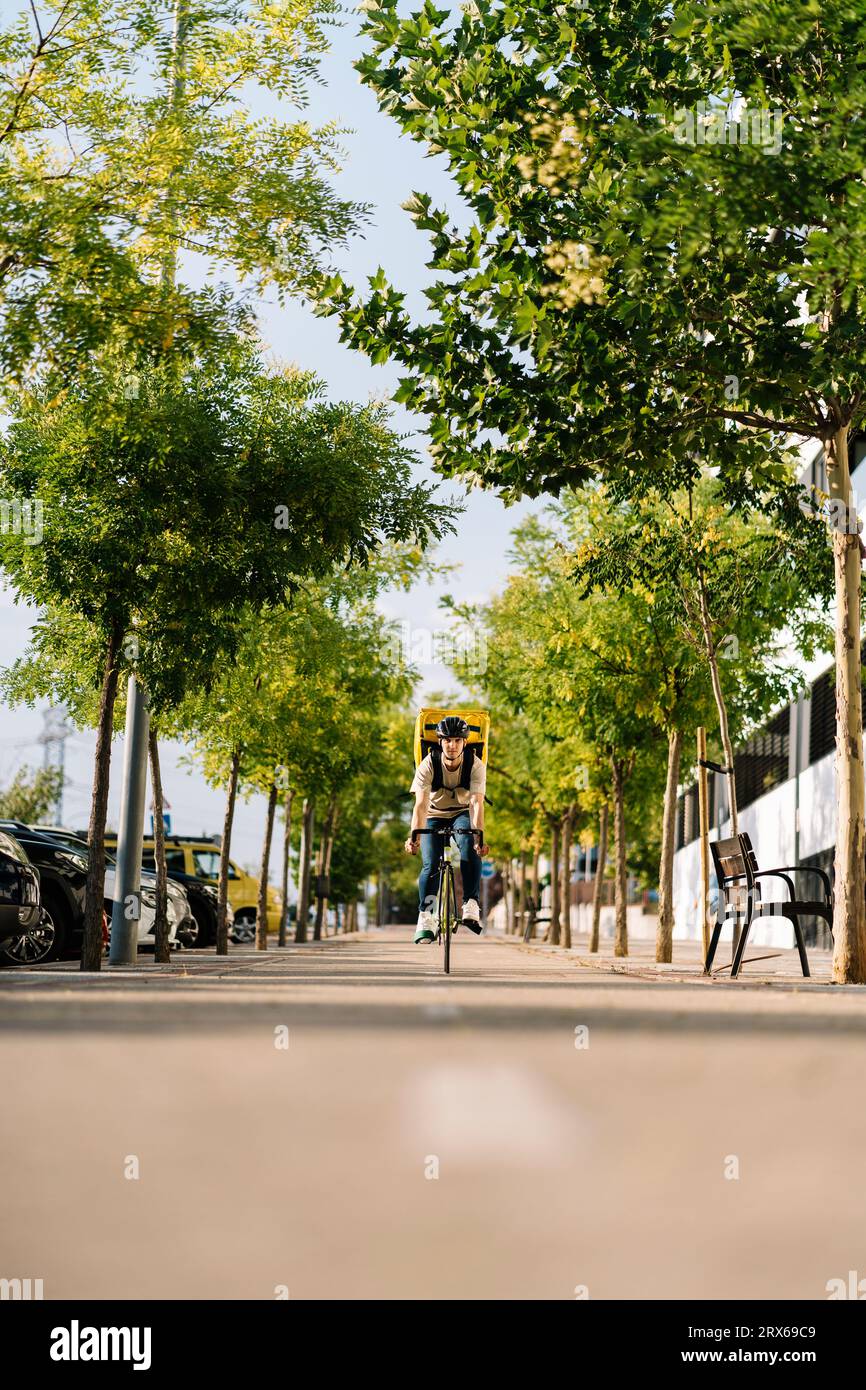 Delivery bike road hi-res stock photography and images - Alamy