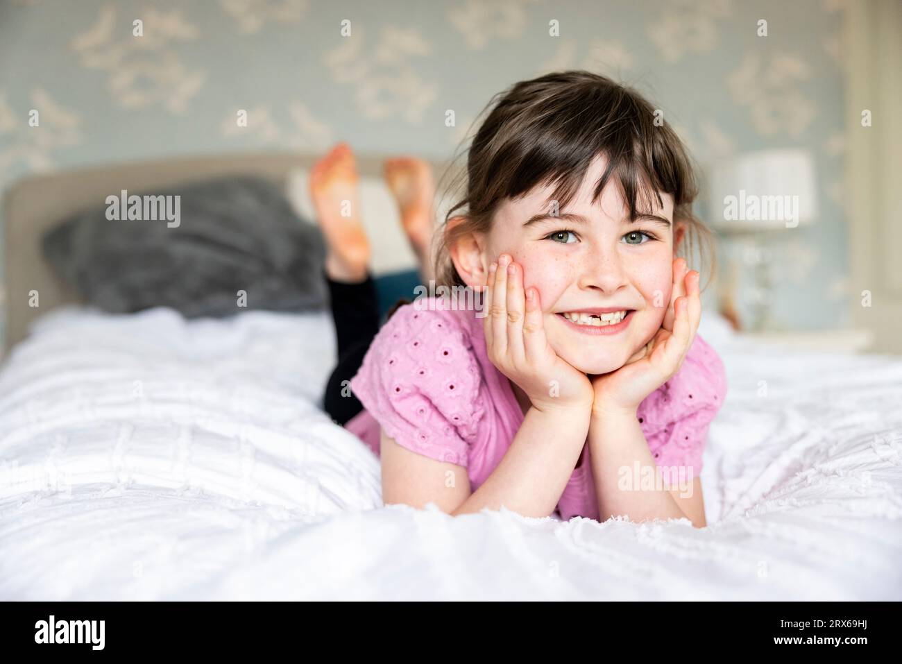 Girl leaning on elbows hi-res stock photography and images - Alamy