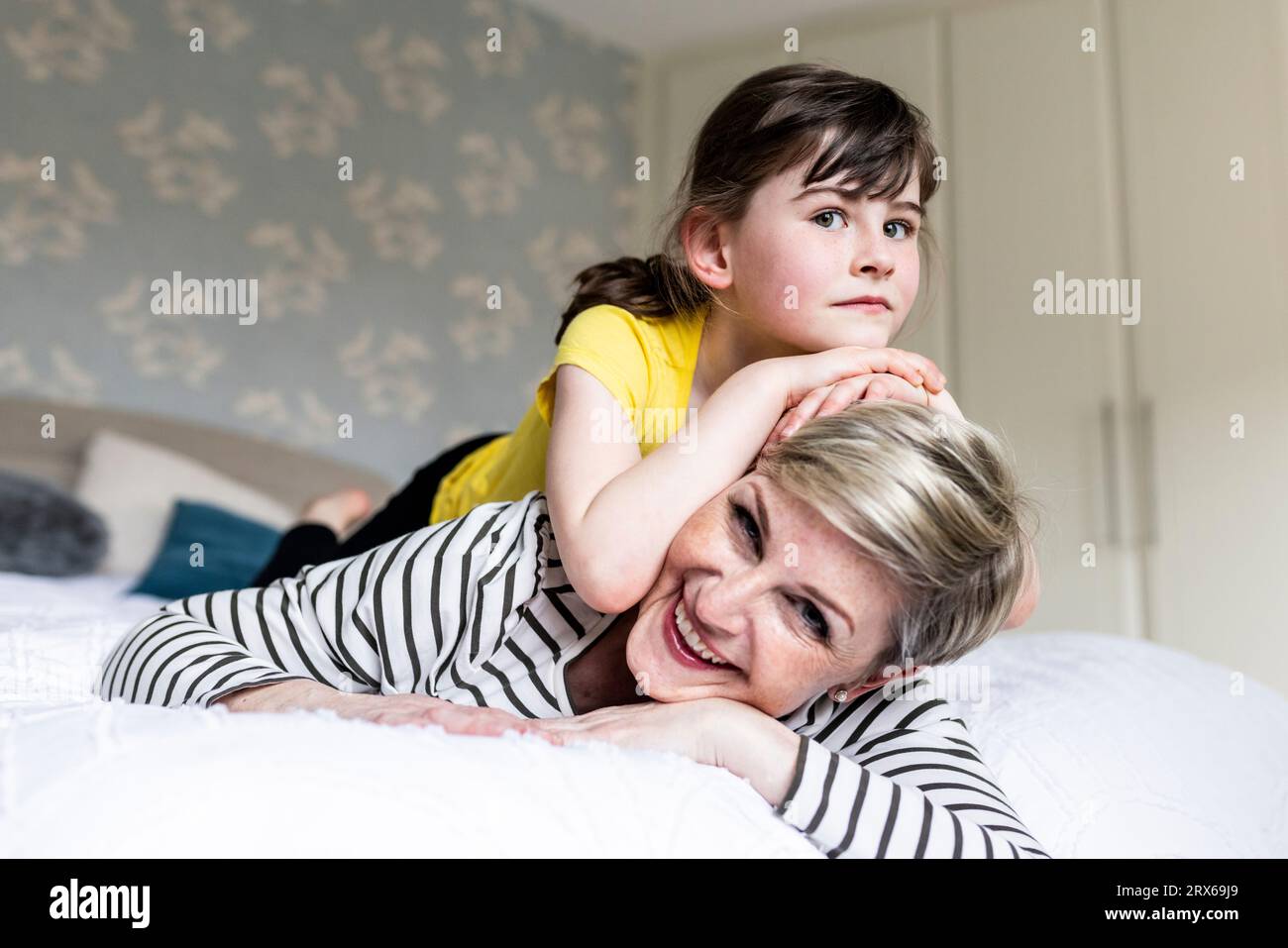 Leaning down hi-res stock photography and images - Alamy