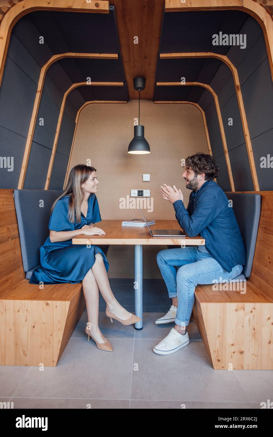 Cubicle hi-res stock photography and images - Alamy