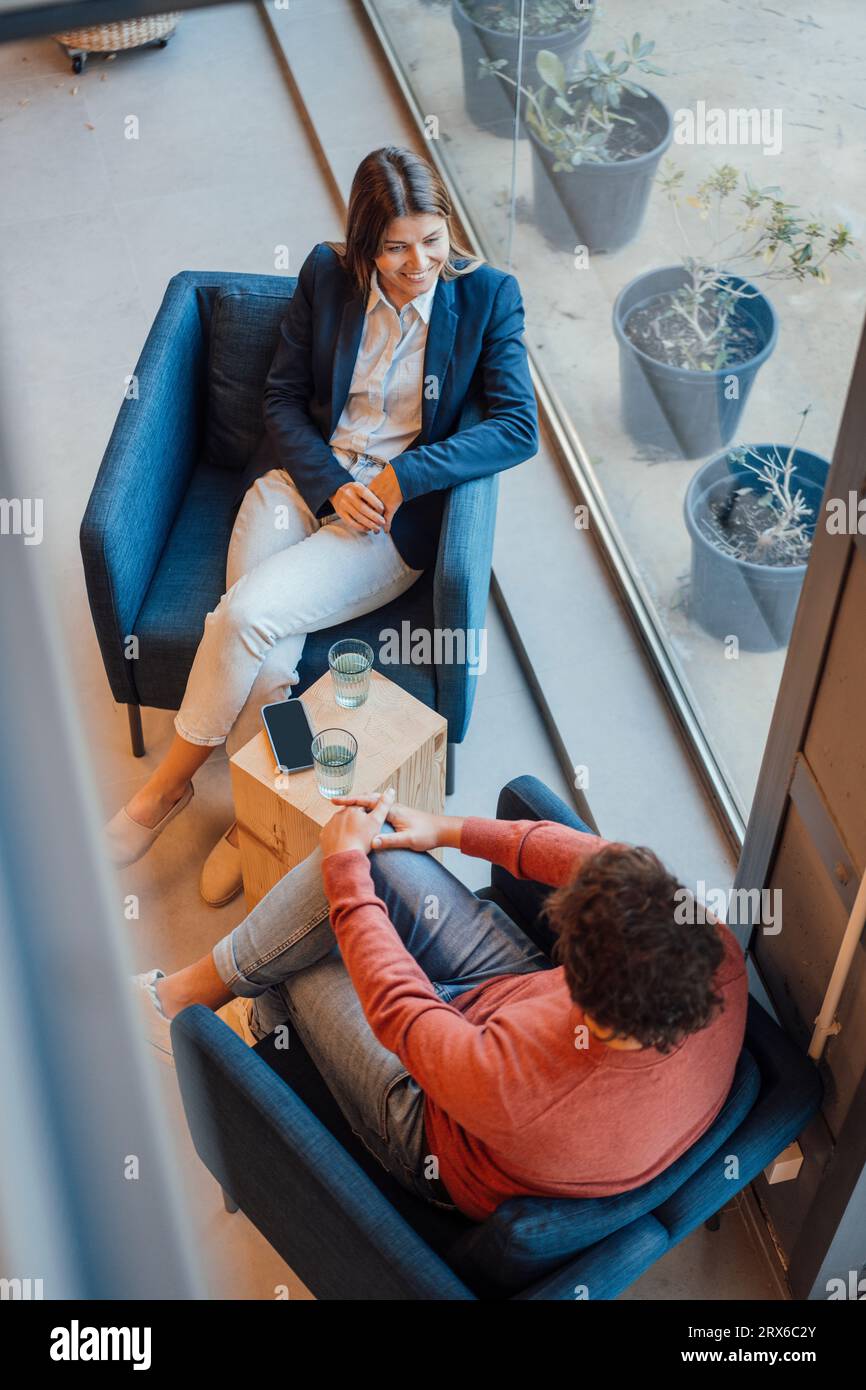 Business people having discussion hi-res stock photography and images ...