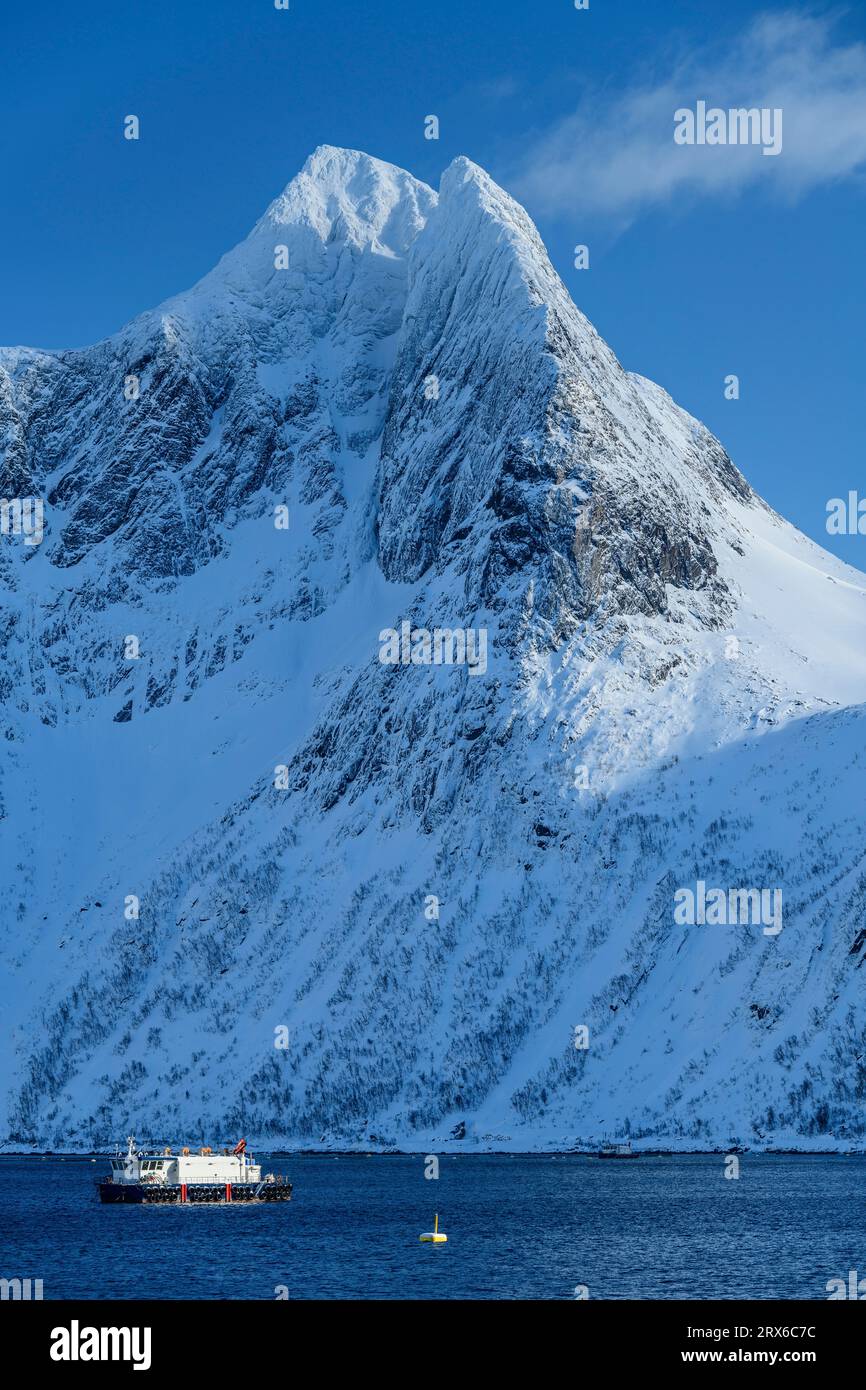 Norway, Troms og Finnmark, Ship sailing along Mefjord with Breidtind ...