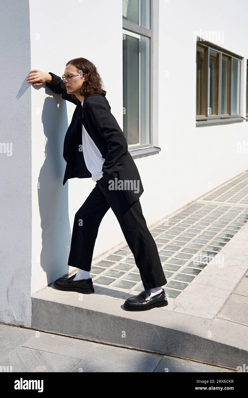 Young man suit style hi-res stock photography and images - Alamy