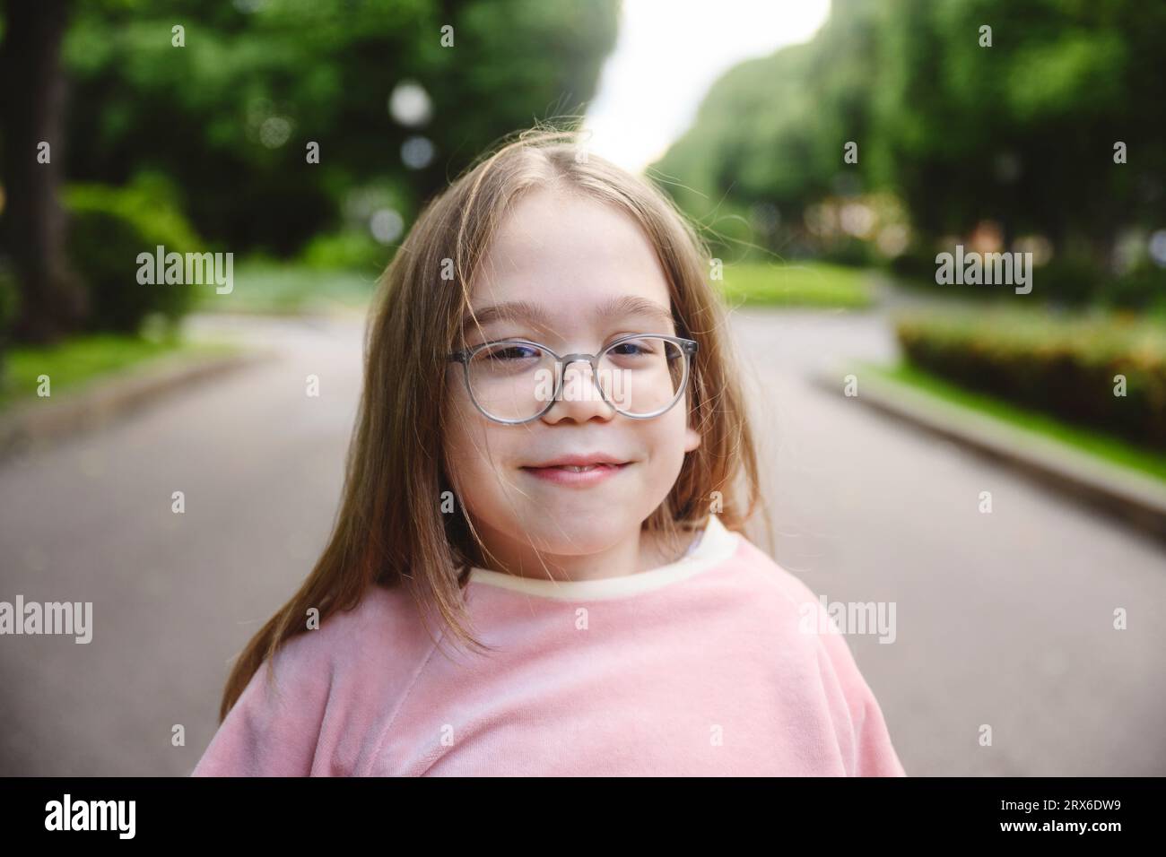 Girl in eyeglasses hi-res stock photography and images - Alamy