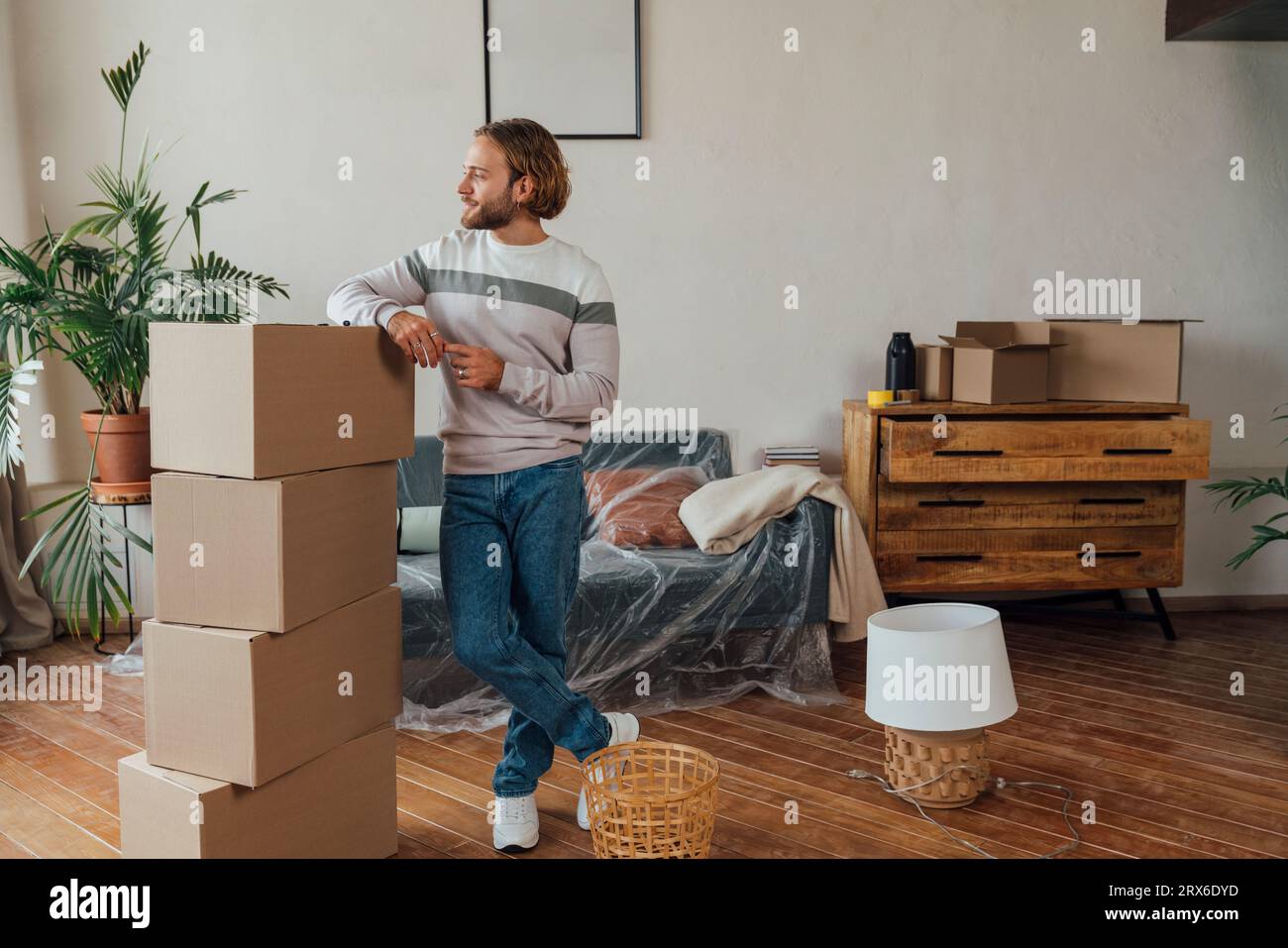 Smiling man cardboard boxes hi-res stock photography and images - Alamy