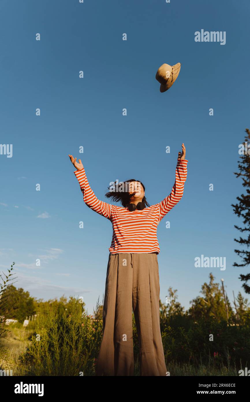 Plus size woman in hat hi-res stock photography and images - Alamy