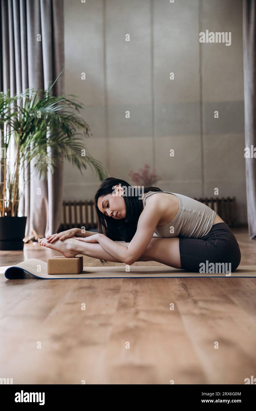 Legs block hi-res stock photography and images - Alamy