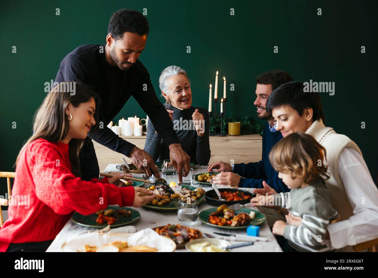 Children family dinner table hi-res stock photography and images - Alamy