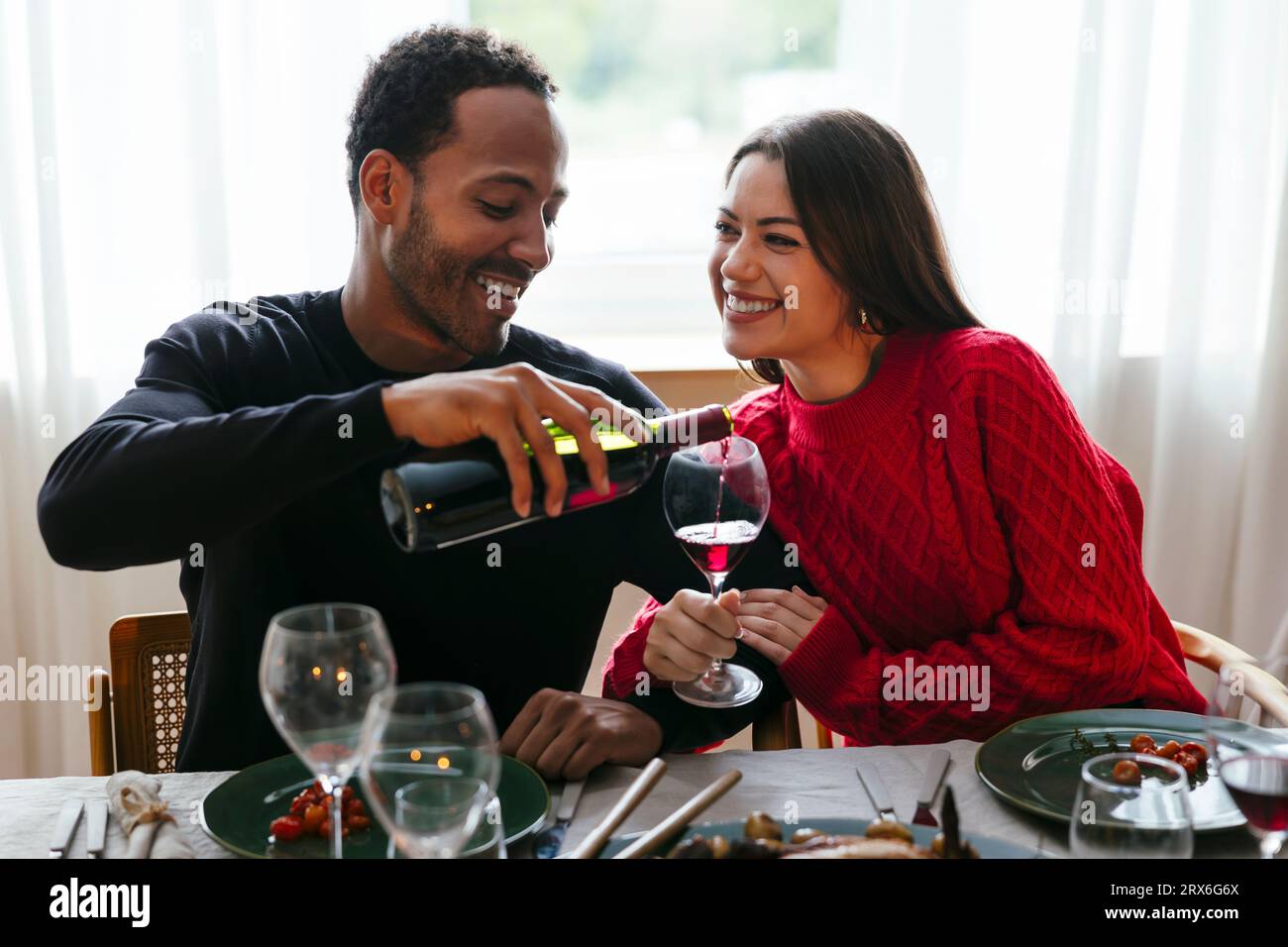 Women at dinner party hi-res stock photography and images - Alamy