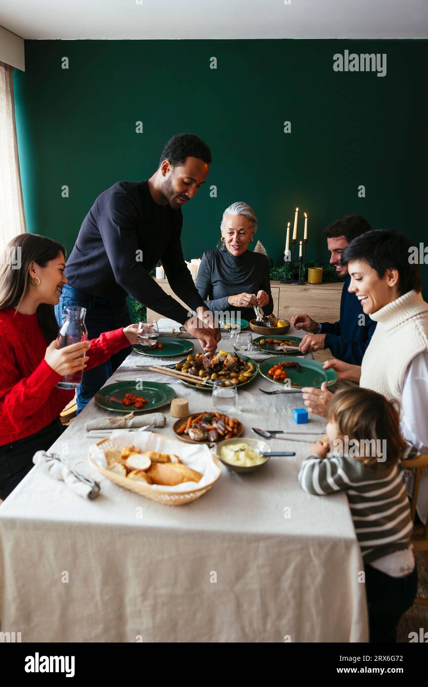 Family dinner table hi-res stock photography and images - Alamy
