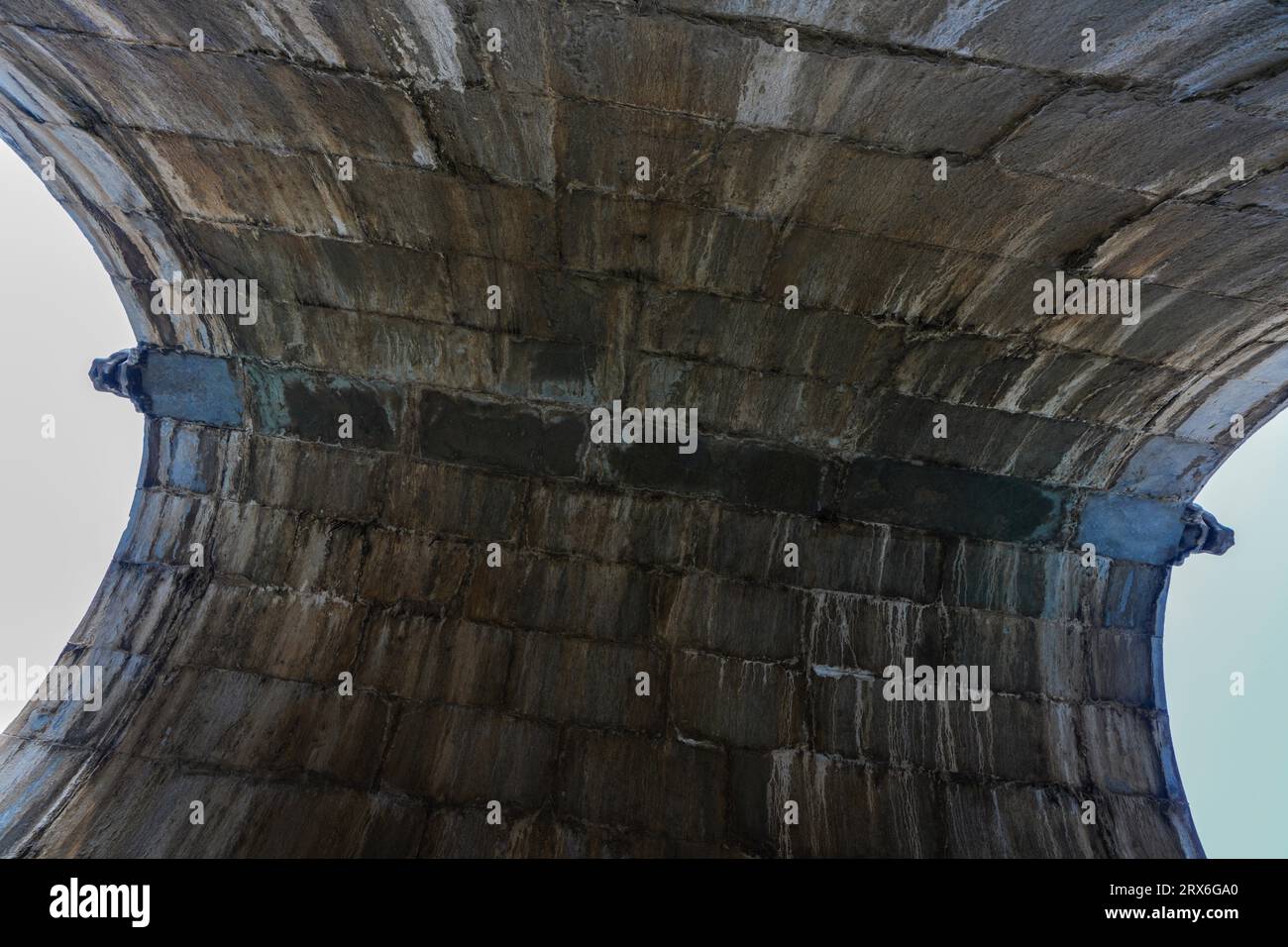Three hole stone bridge hi-res stock photography and images - Alamy