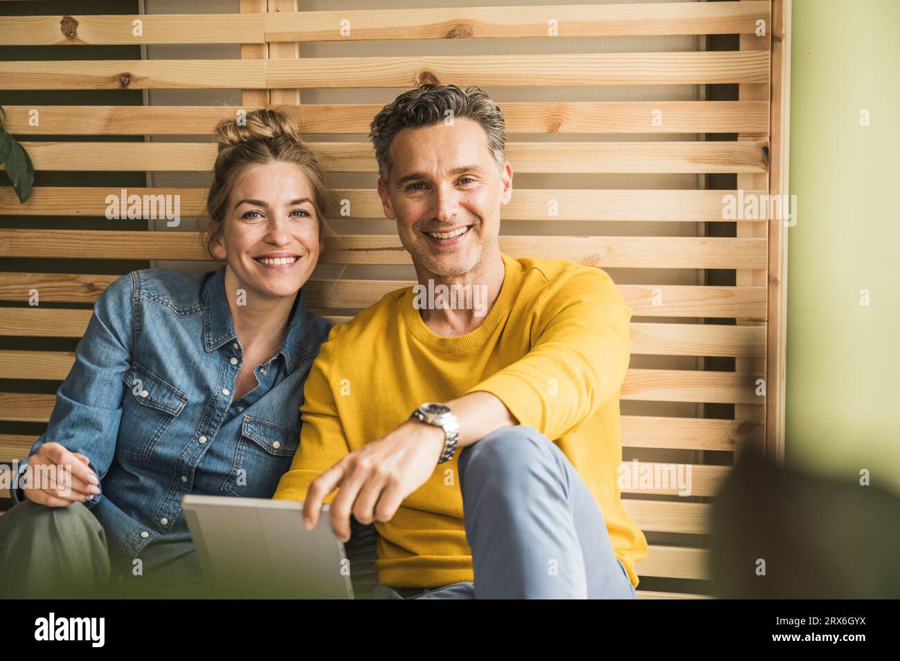 Portrait married couple sitting hi-res stock photography and images - Alamy