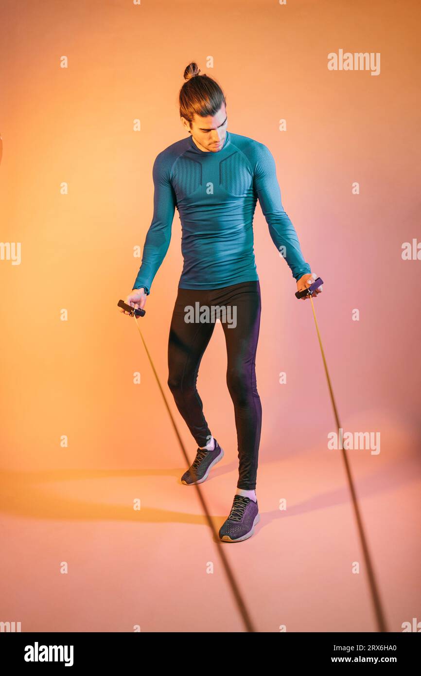 Front view athlete pulling hi-res stock photography and images - Alamy