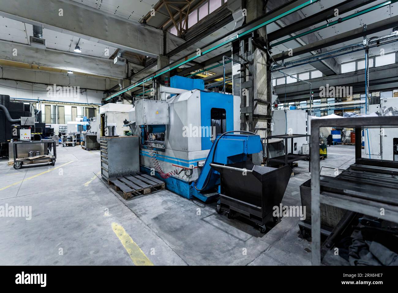Cnc milling machines hi-res stock photography and images - Alamy