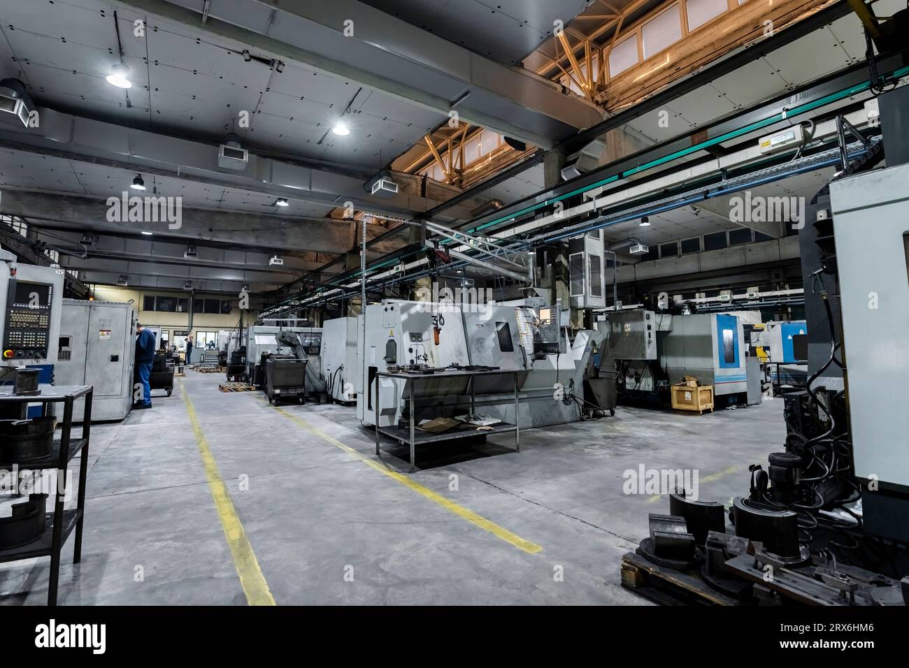 Automated check in machines hi-res stock photography and images - Alamy