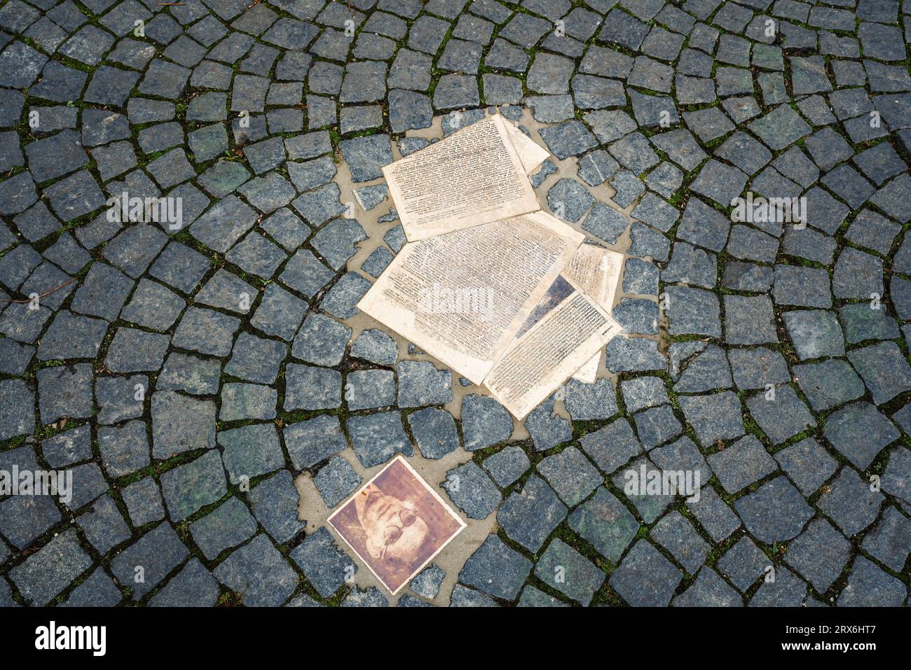 White Rose Memorial - Anti-Nazi Resistance Pamphlets at Geschwister ...