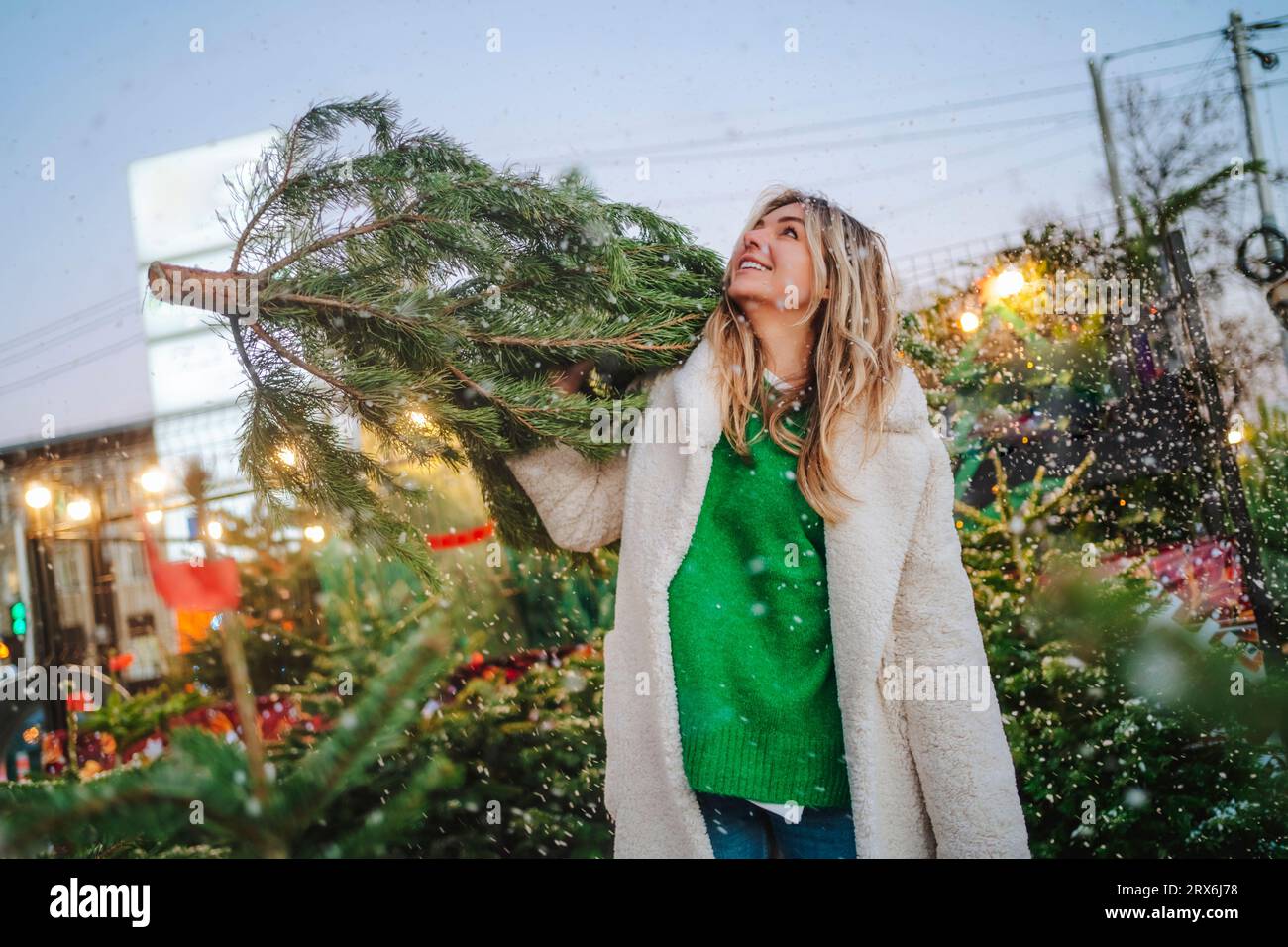 Woman christmas tree market hi-res stock photography and images - Alamy