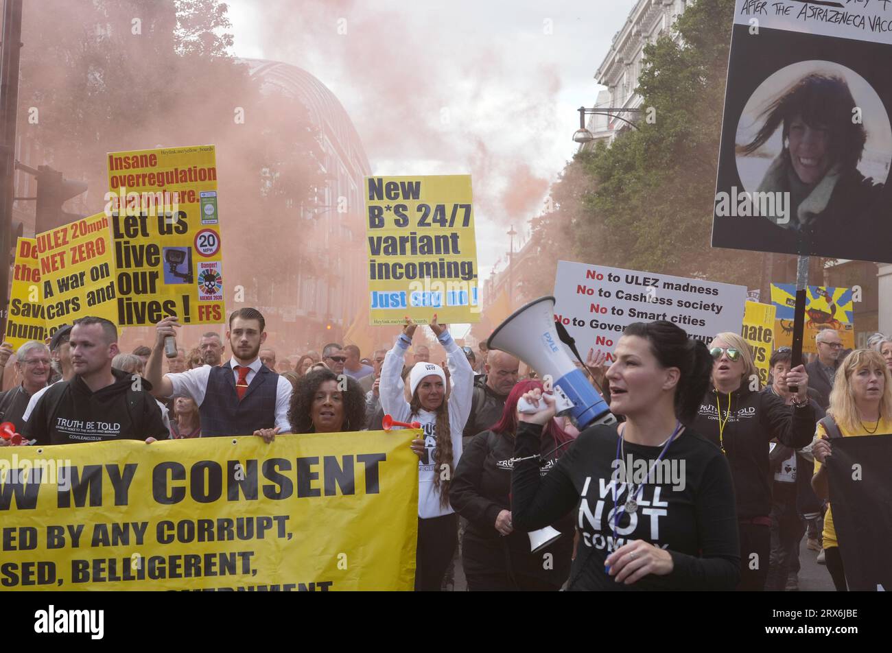 An anti-vaccination joins an anti-Ulez rally on Oxford Street in ...