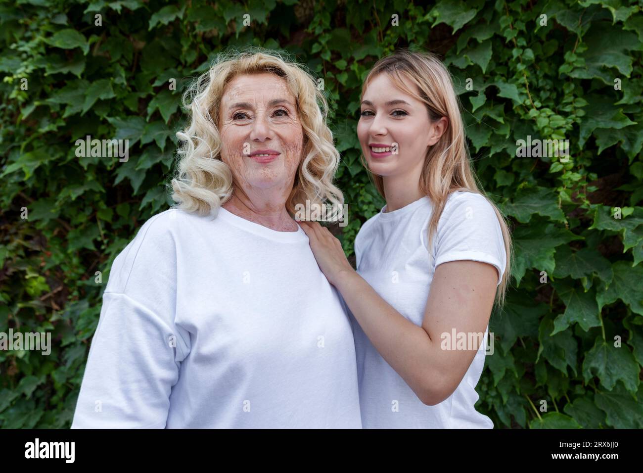Beautiful portrait happy mother hi-res stock photography and images - Alamy