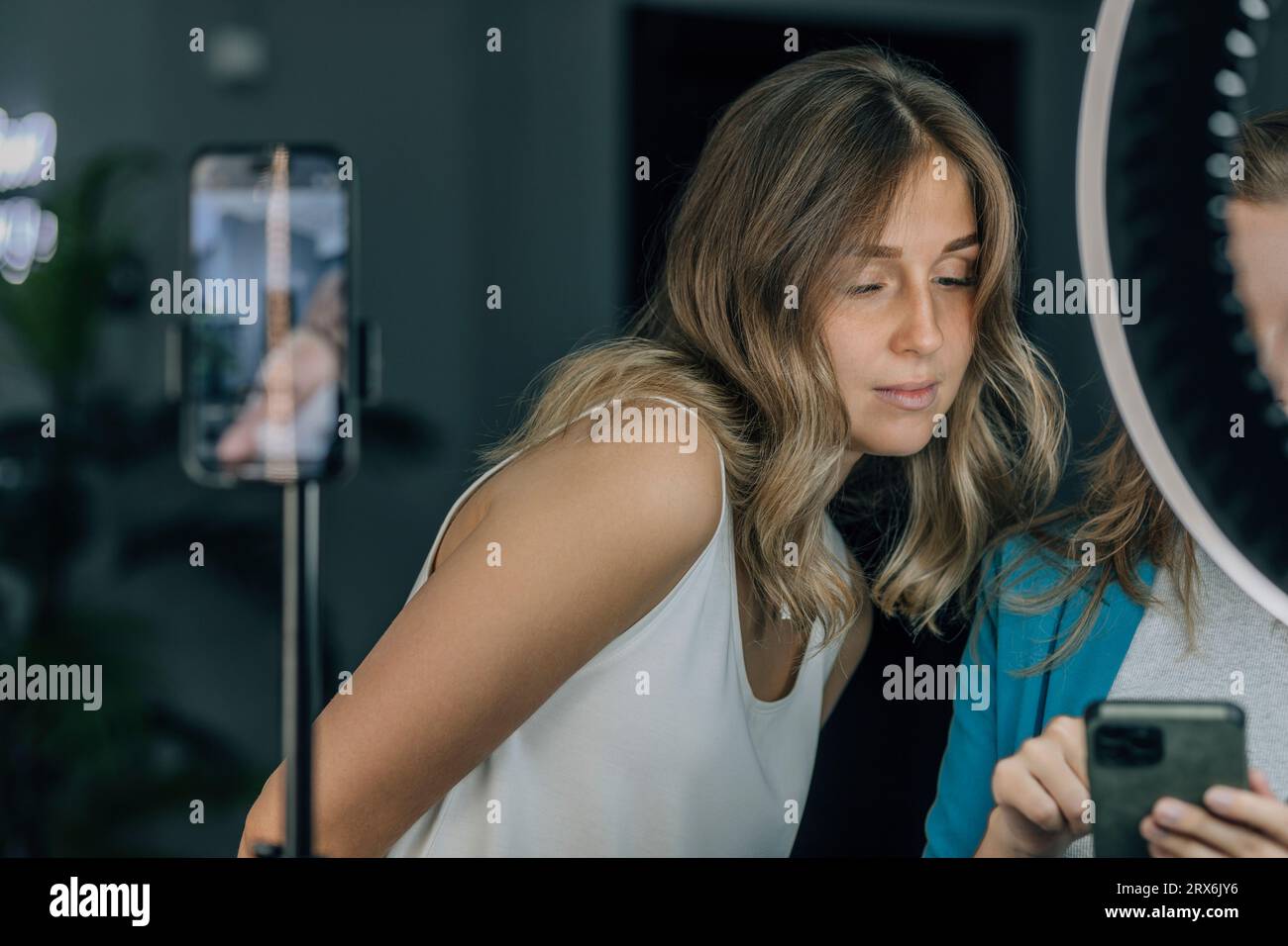 Hair salon and phone hi-res stock photography and images - Alamy