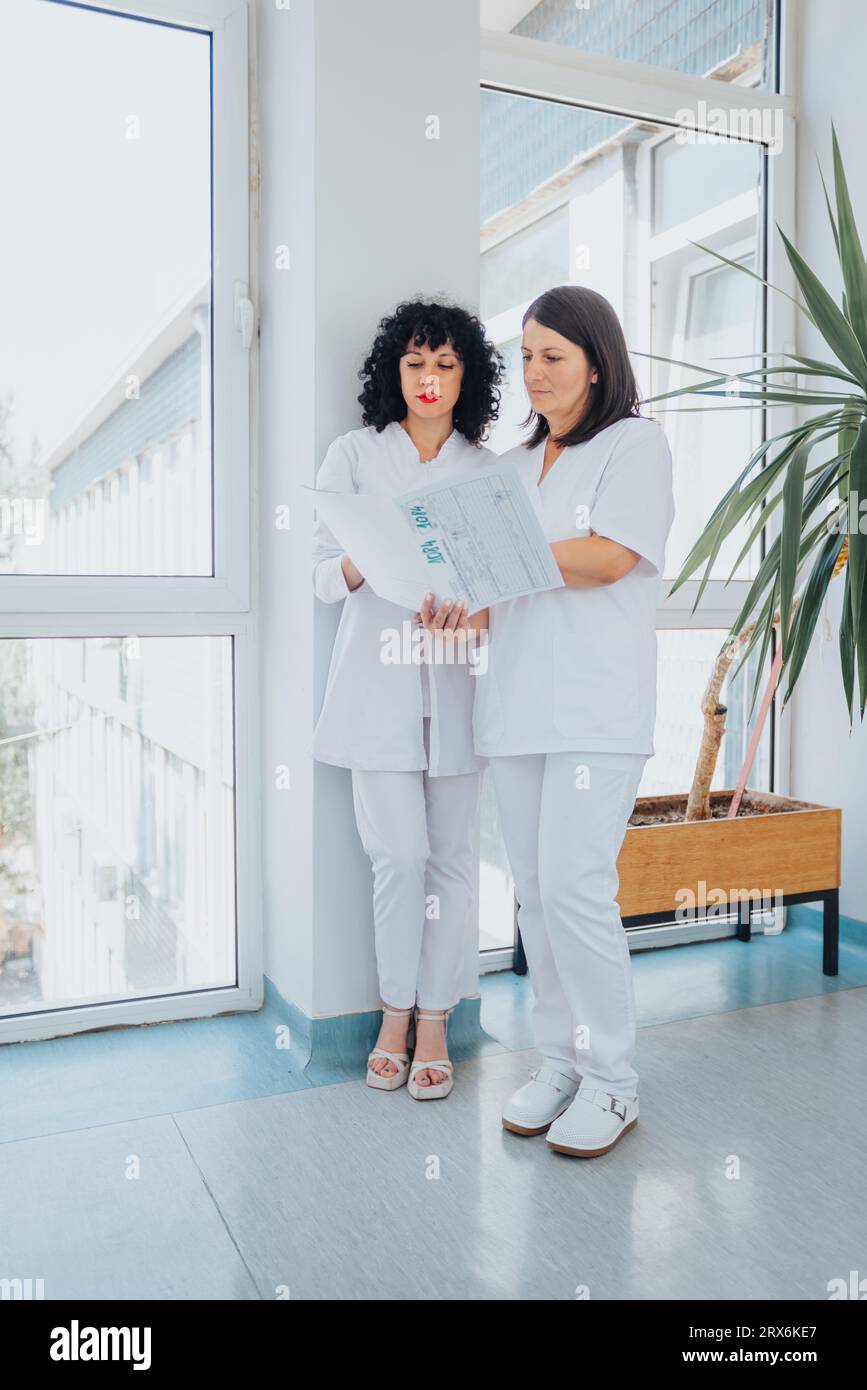 Colleagues discussing medical results, planning treatment Stock Photo ...