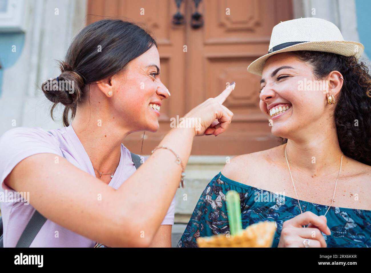 Friends holding ice cream cone hi-res stock photography and images - Alamy
