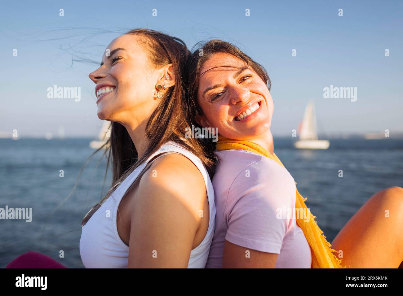 Back view three friends sitting hi-res stock photography and images - Alamy