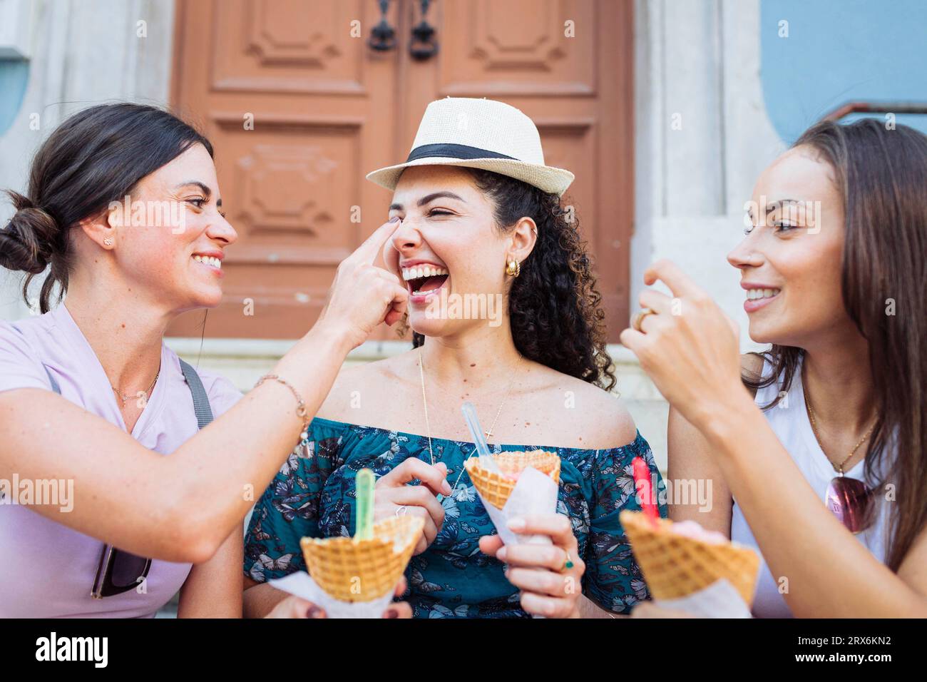 Women ice cream cones hi-res stock photography and images - Alamy