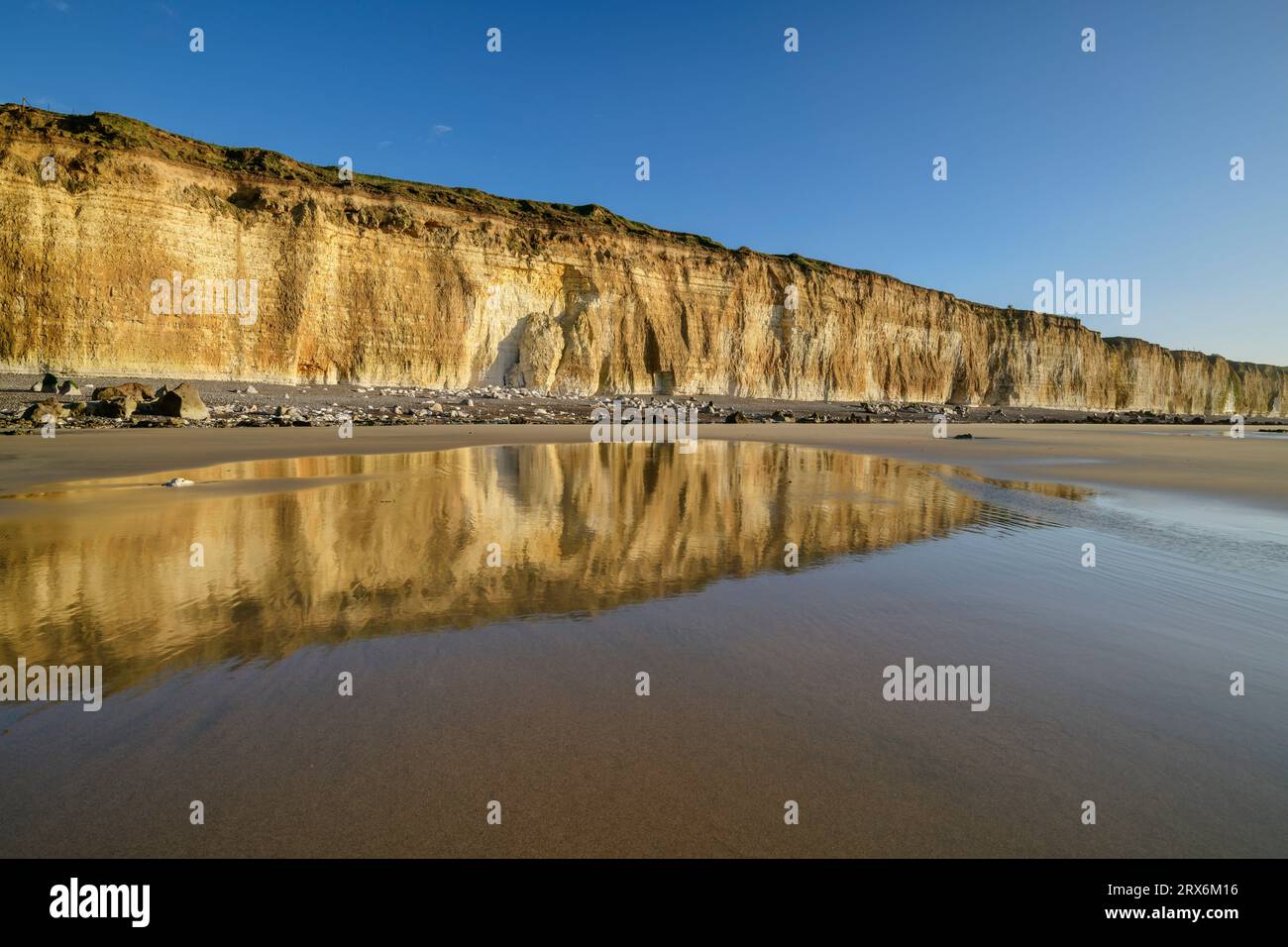 Puddle sea water hi-res stock photography and images - Alamy