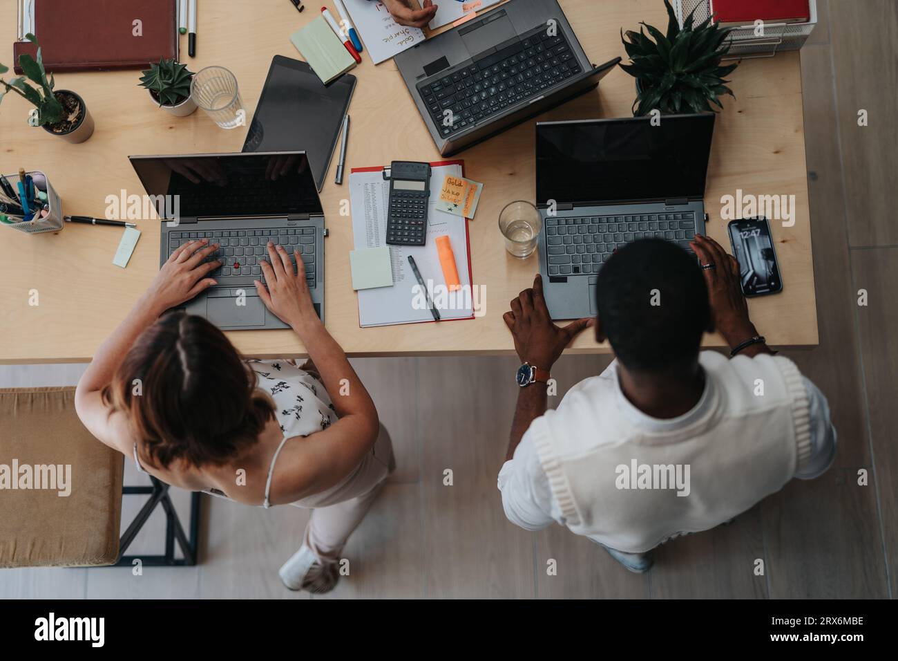 Exchanging knowledge hi-res stock photography and images - Alamy