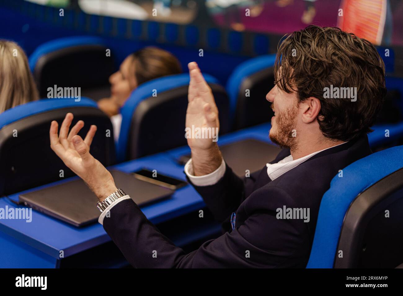 Student giving applause at the classroom Stock Photo - Alamy