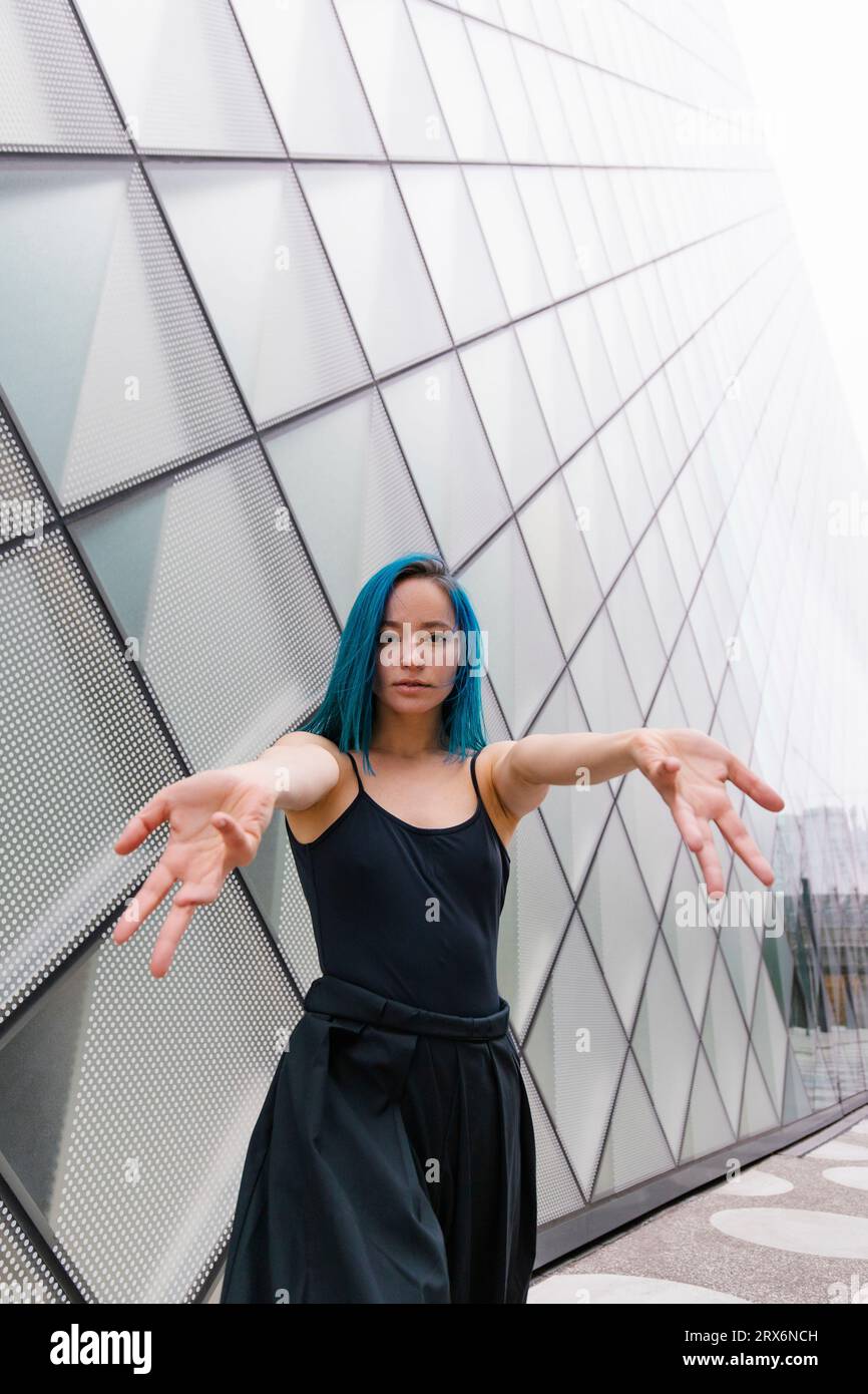 One woman modern dancer hi-res stock photography and images - Alamy