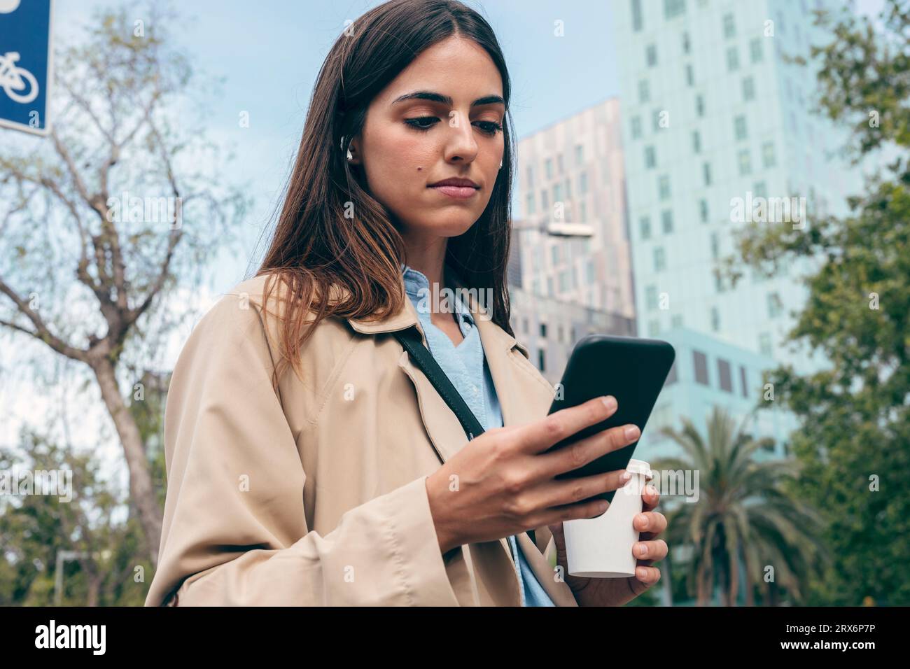 Young smart woman hi-res stock photography and images - Alamy